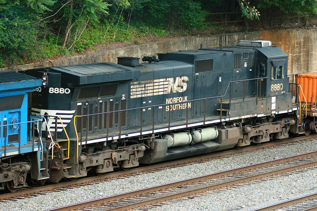 NS 8880